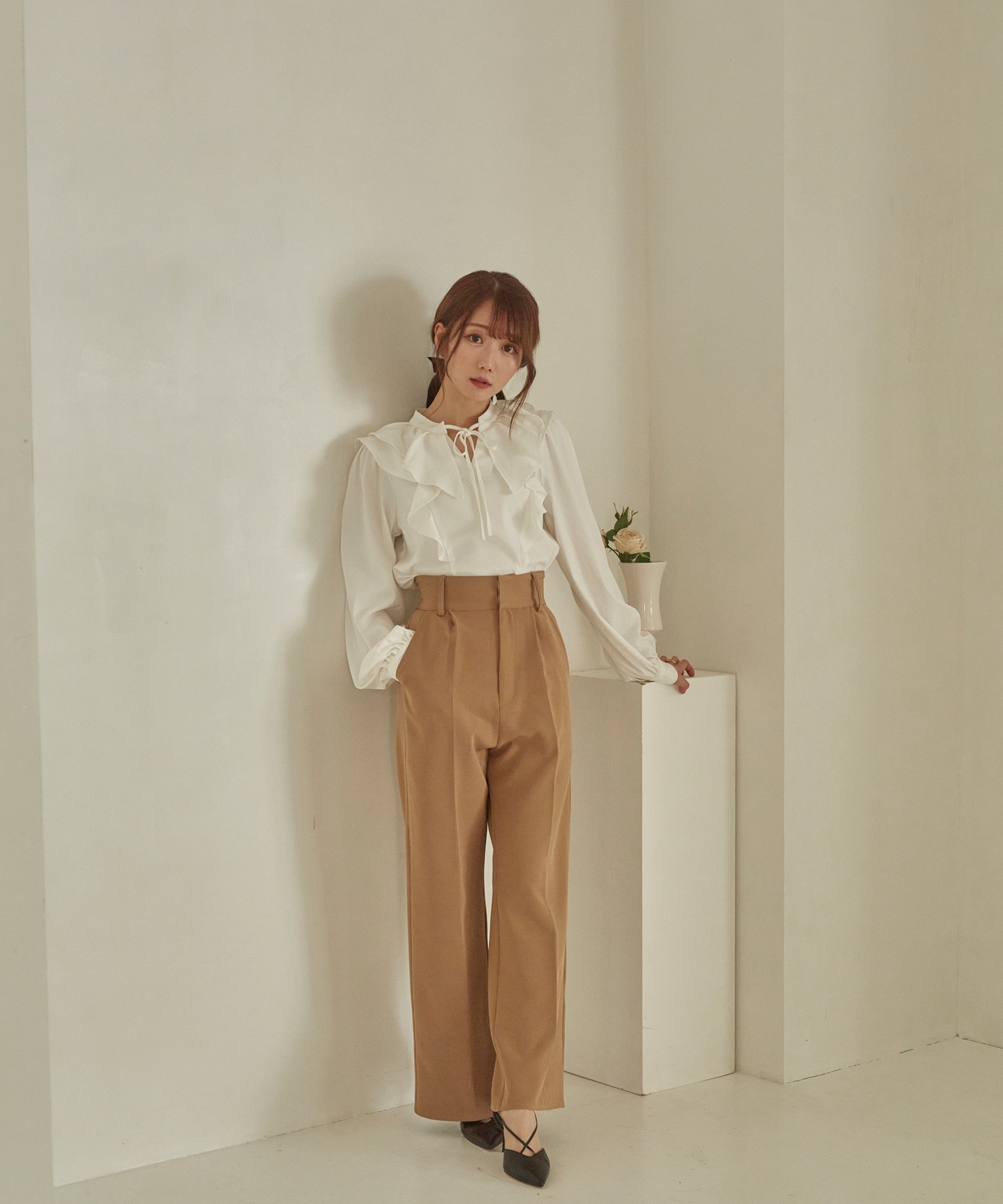 center pressed set up pants – BUNNY APARTMENT