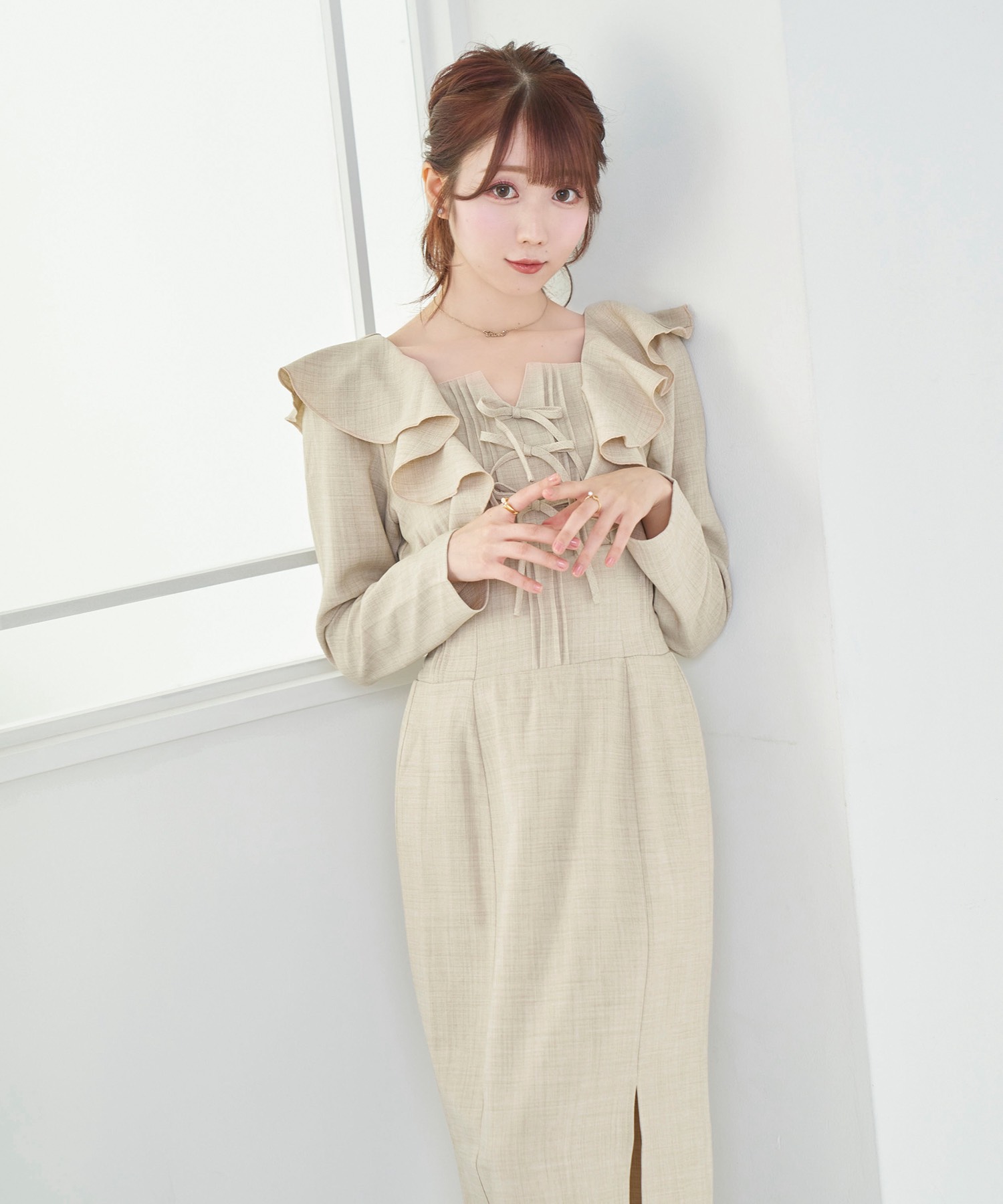 Tight slit front ribbon dress – BUNNY APARTMENT