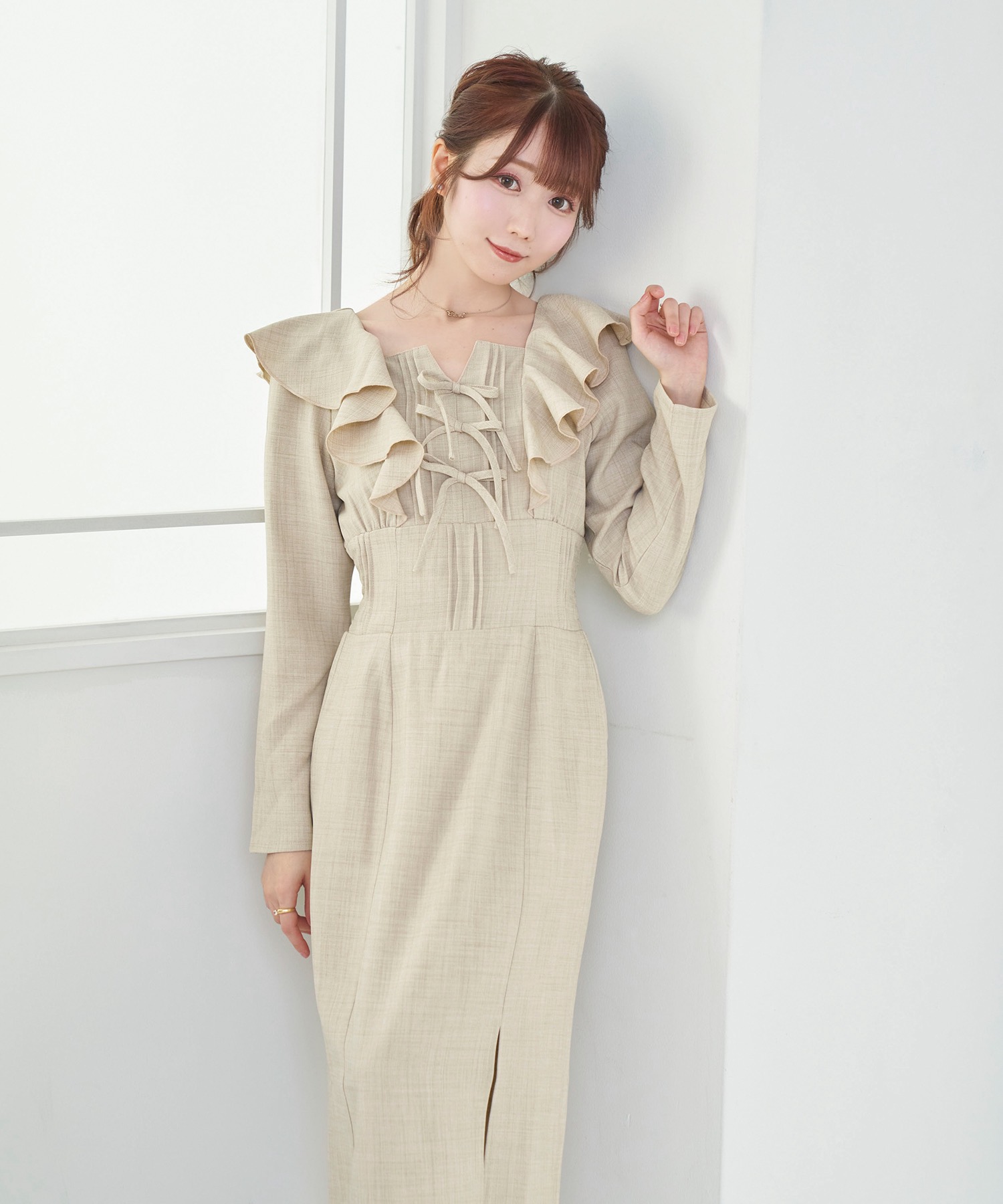 Tight slit front ribbon dress – BUNNY APARTMENT